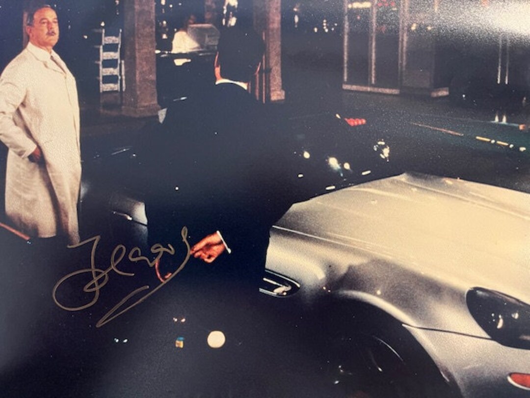 JB7 - James Bond Actor John Cleese as R Autographed Photo With COA. - Etsy