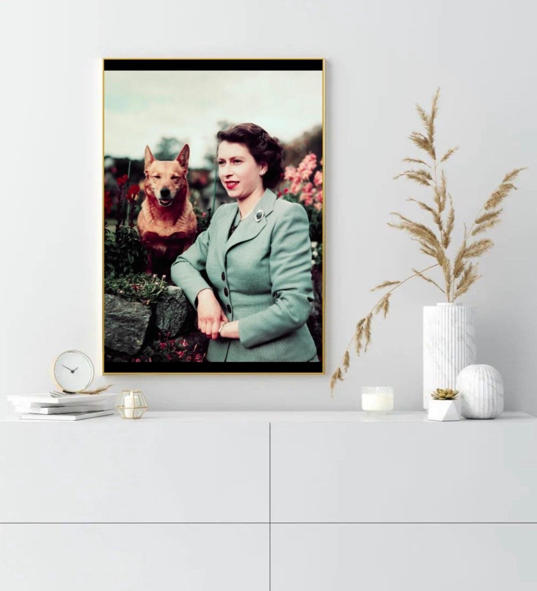 Queen Elizabeth II Portrait Iconic Print Vintage Printable Wall Art ...