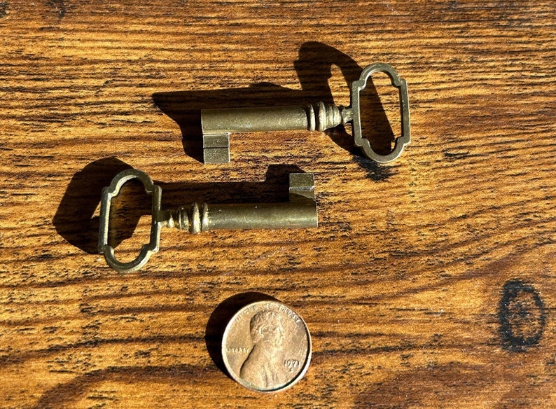 Vintage MCM Skeleton Key 1950s, Brass Mid Century Modern Furniture ...