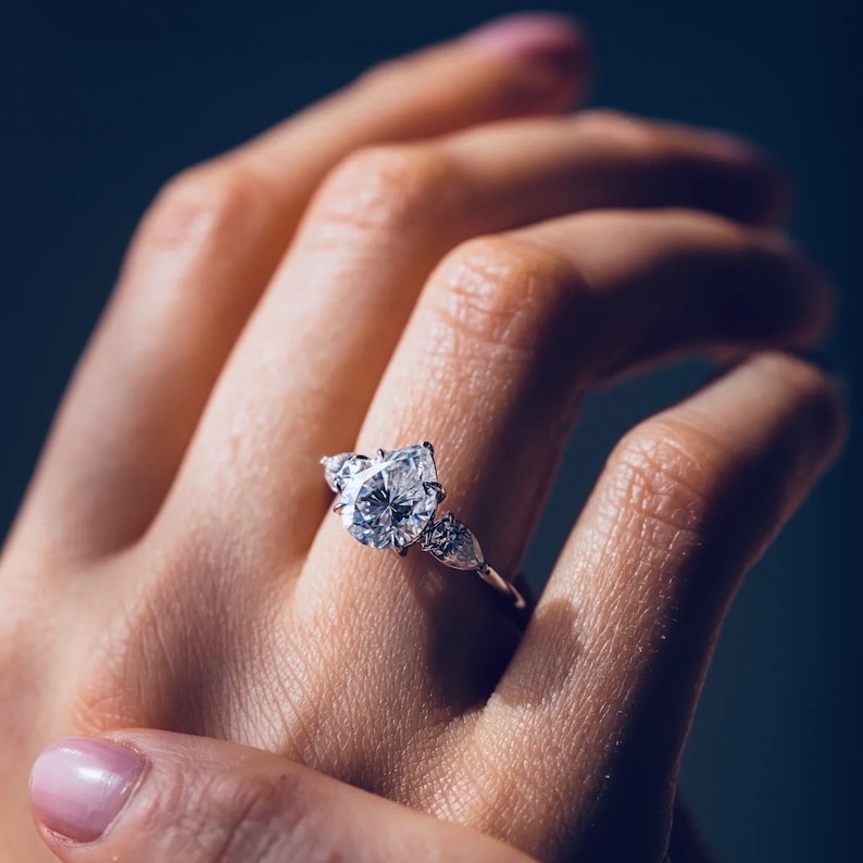 Luxurious 1.50 CT Pear Trilogy Diamond Engagement Ring 18K Gold Pear ...