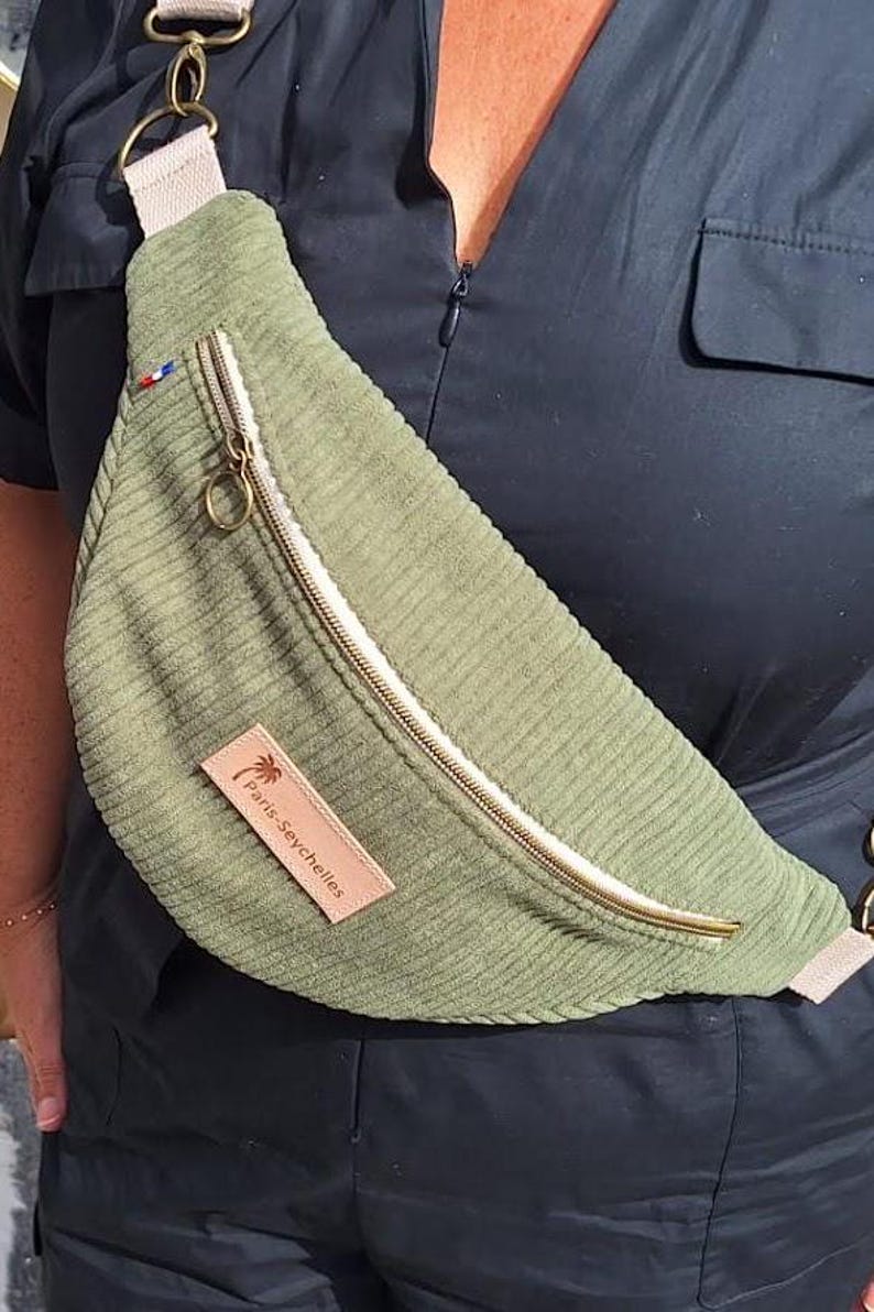 Sac banane en velours côtelé avec une poche exterieure au dos .Tissu ...