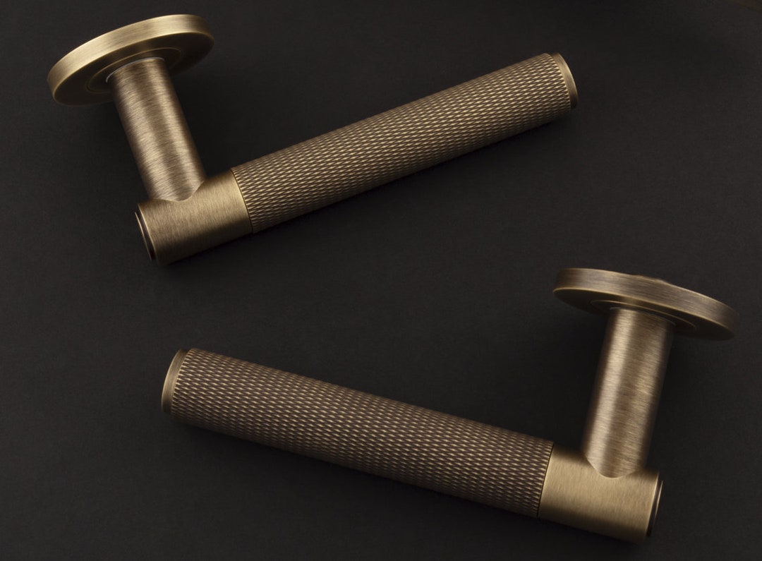 The Spitfire Knurled Lever on Round Rose Pair of Door Handles Crafted ...
