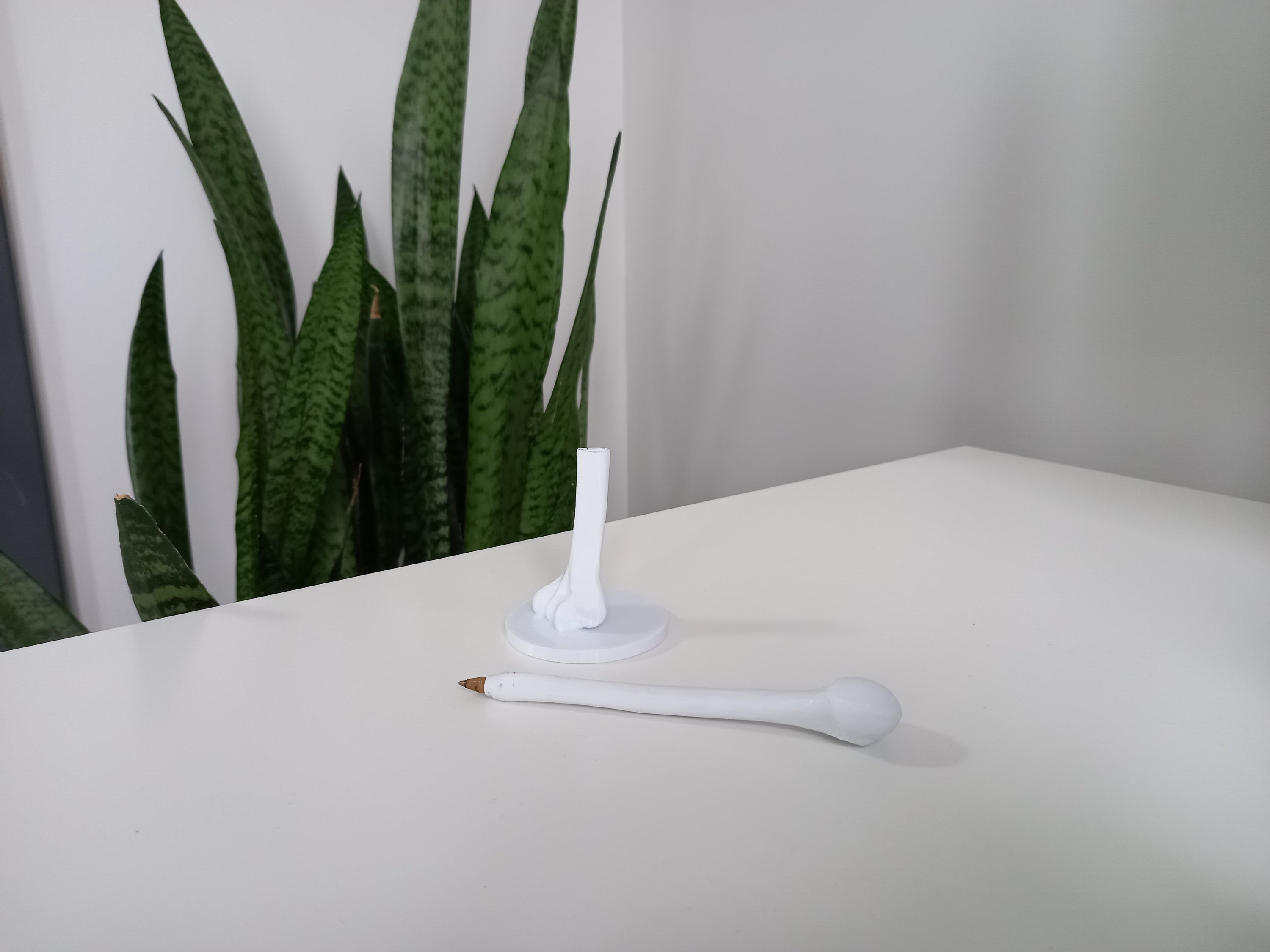 Humerus Bone Pen 3D Printed Anatomic Humerus Bone Pen and Stand White ...
