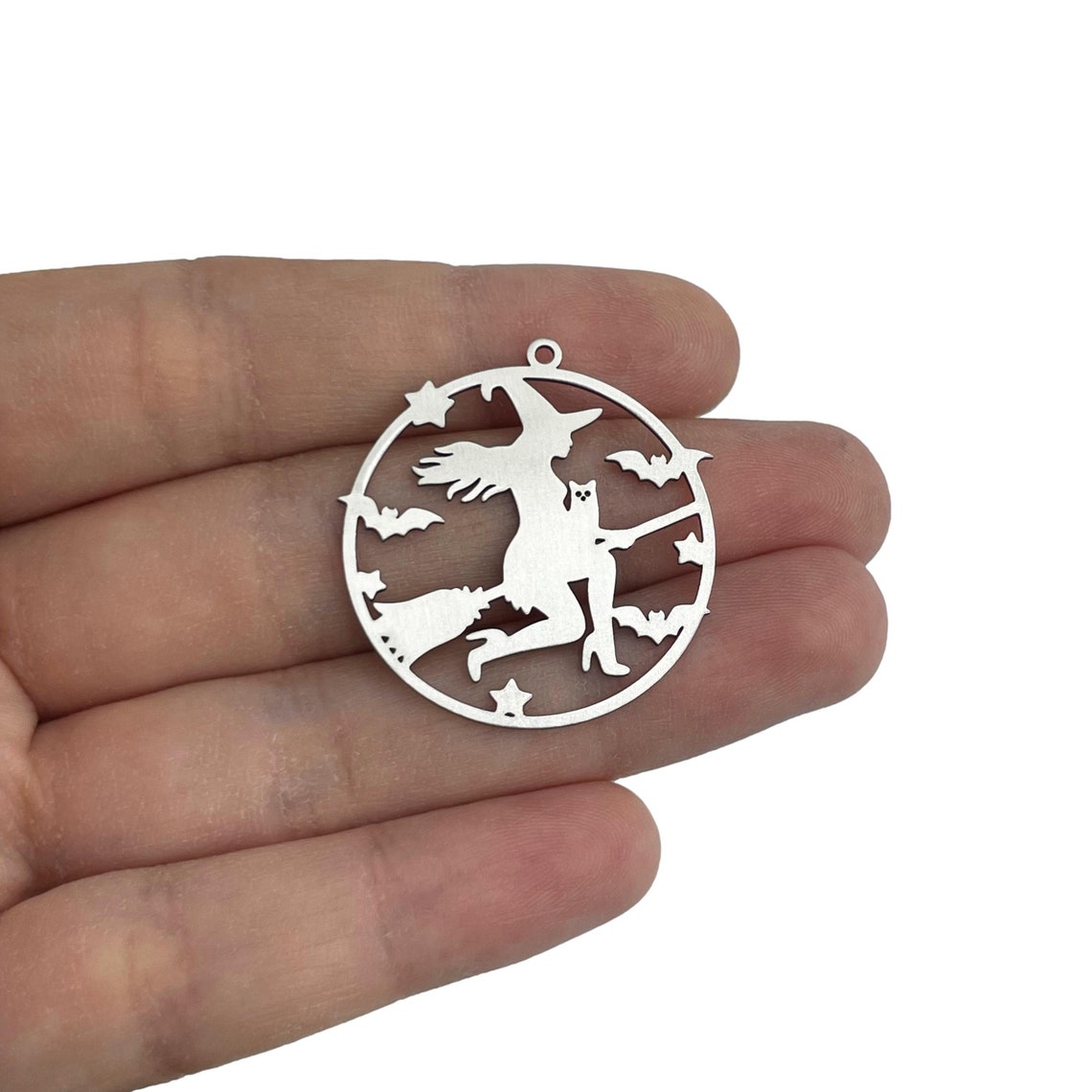 31x33x0.8mm Round Witch Charm, Witch Broomstick Cat Charm Pendant ...