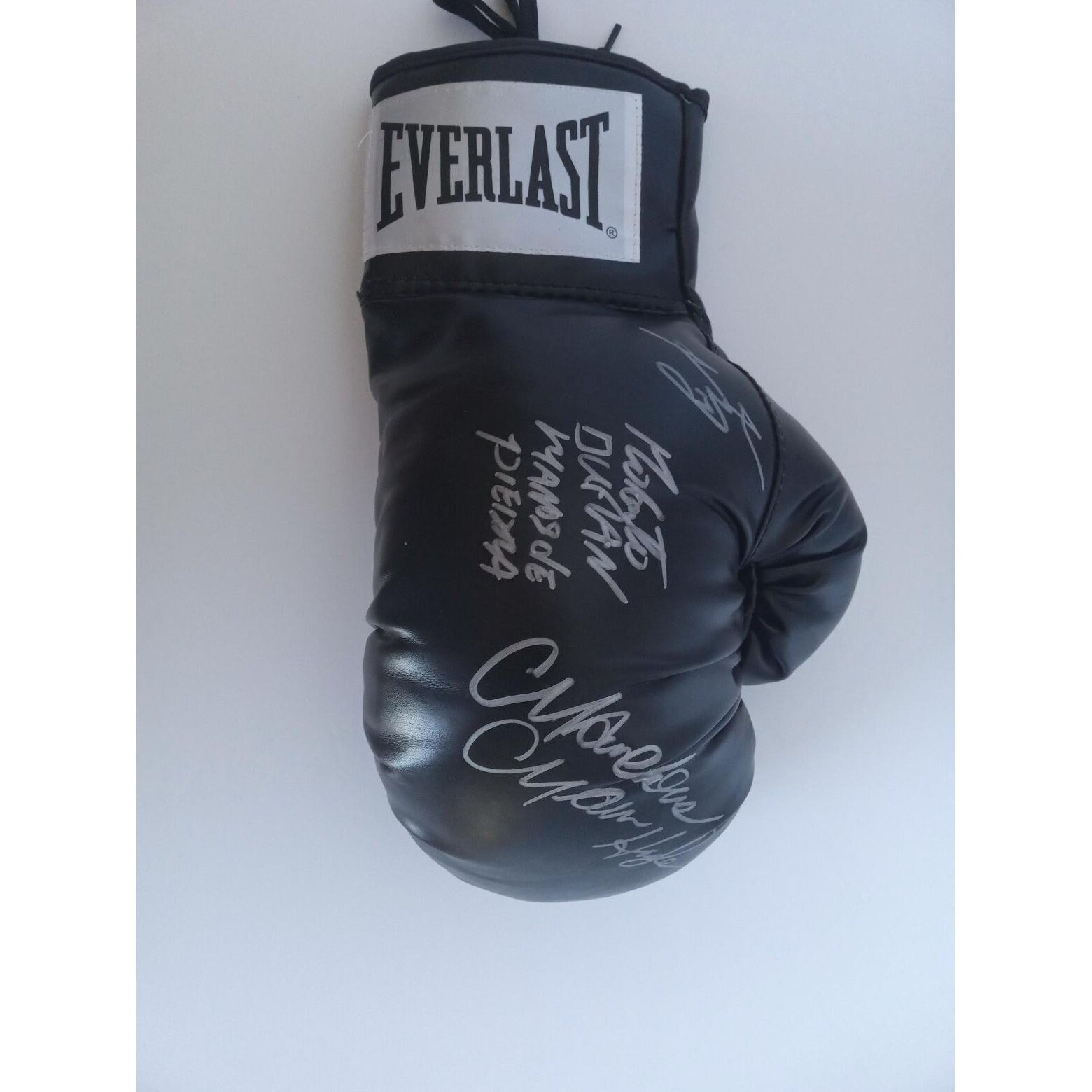 Marvelous Marvin hagler signed speed bag. - www.mstexaustralia.com