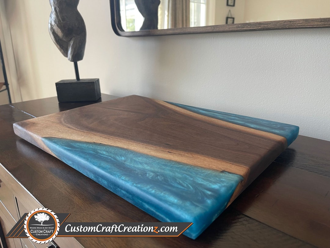 MEDIUM: Black Walnut / Sora Iro Blue Epoxy Serving Board - Etsy