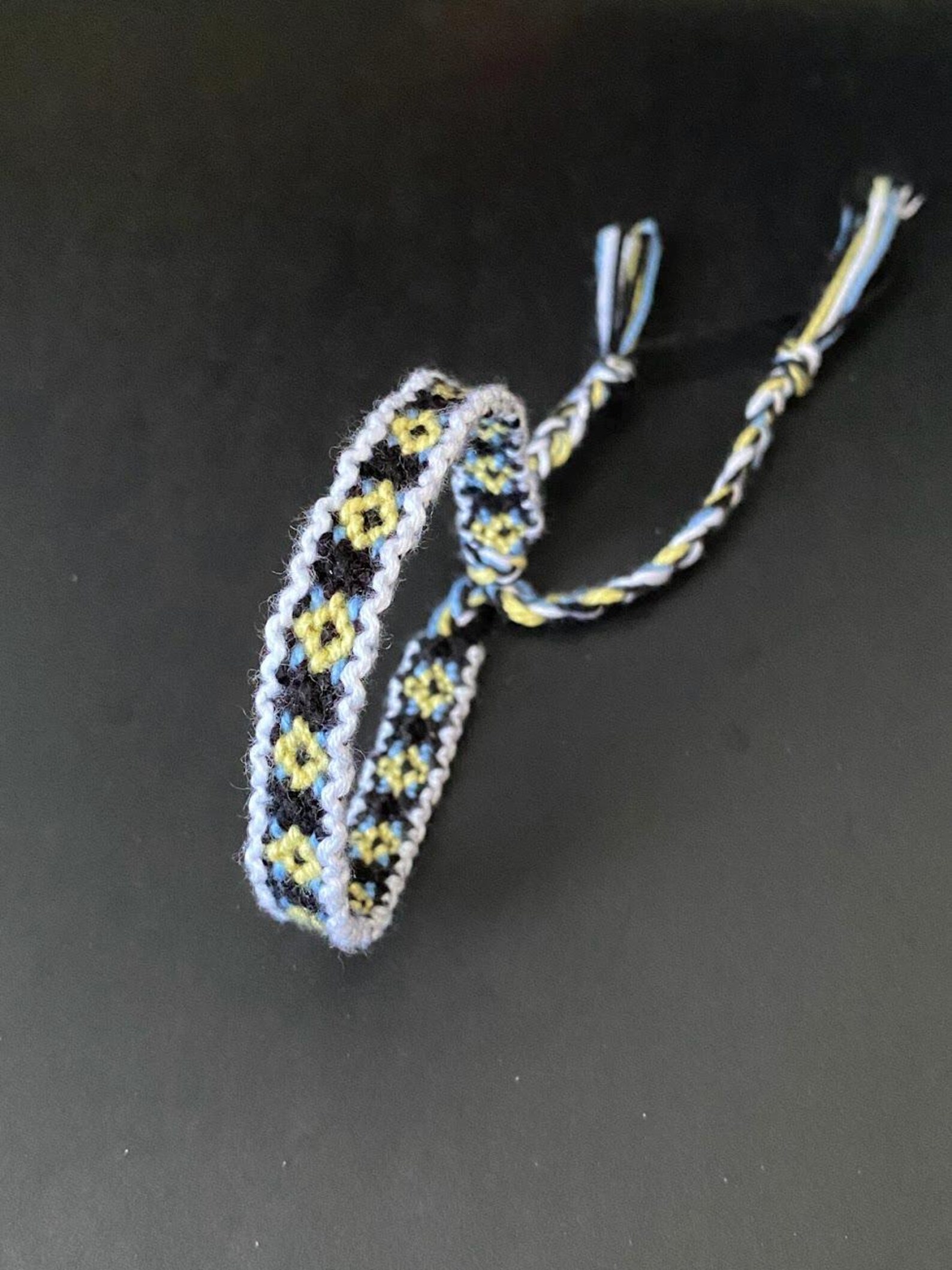 Macrame Bracelet Tutorial and Braid Pattern - Yellow Chamomile ...