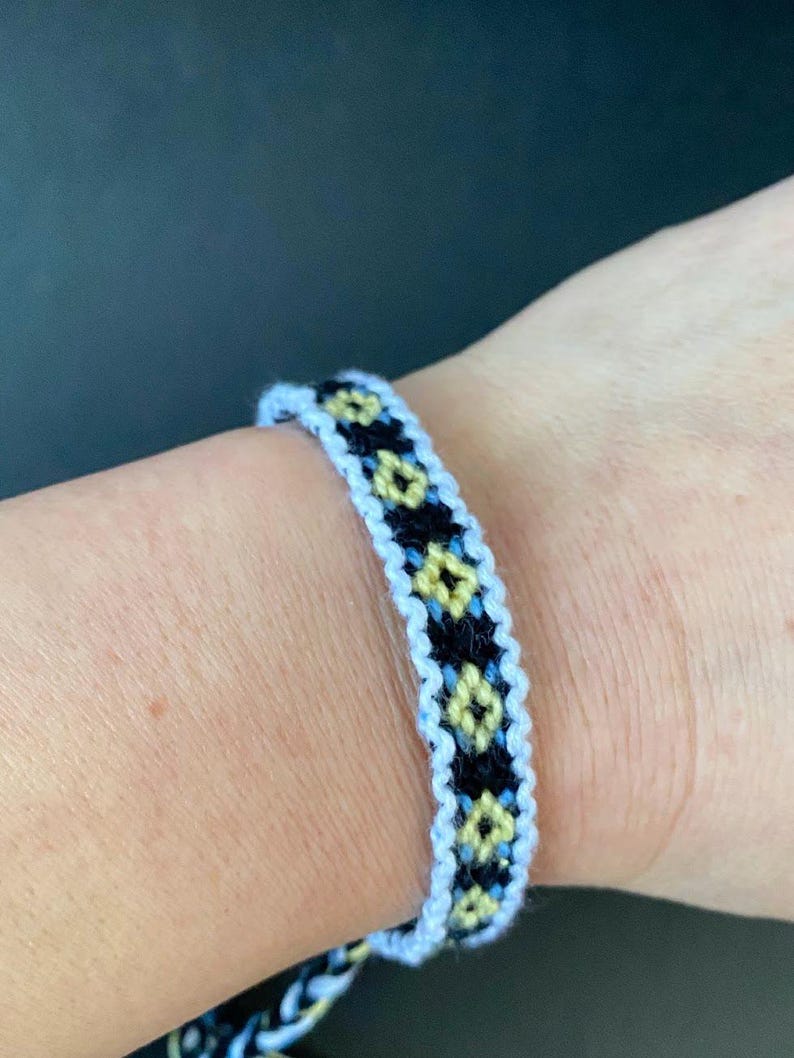 Macrame Bracelet Tutorial and Braid Pattern - Yellow Chamomile ...