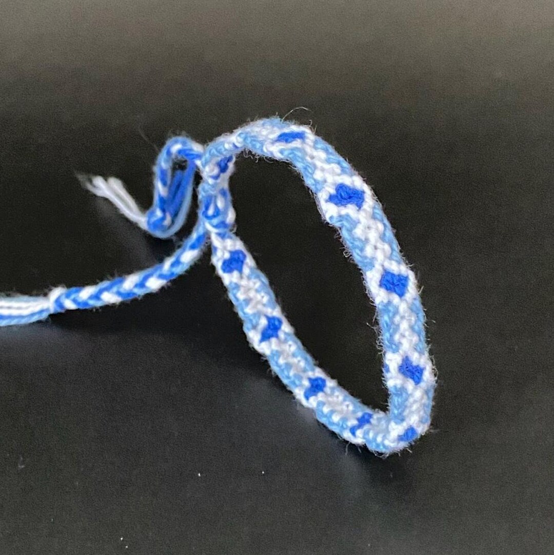 Macrame Bracelet Tutorial and Braid Pattern - Blue Diamond Chain ...