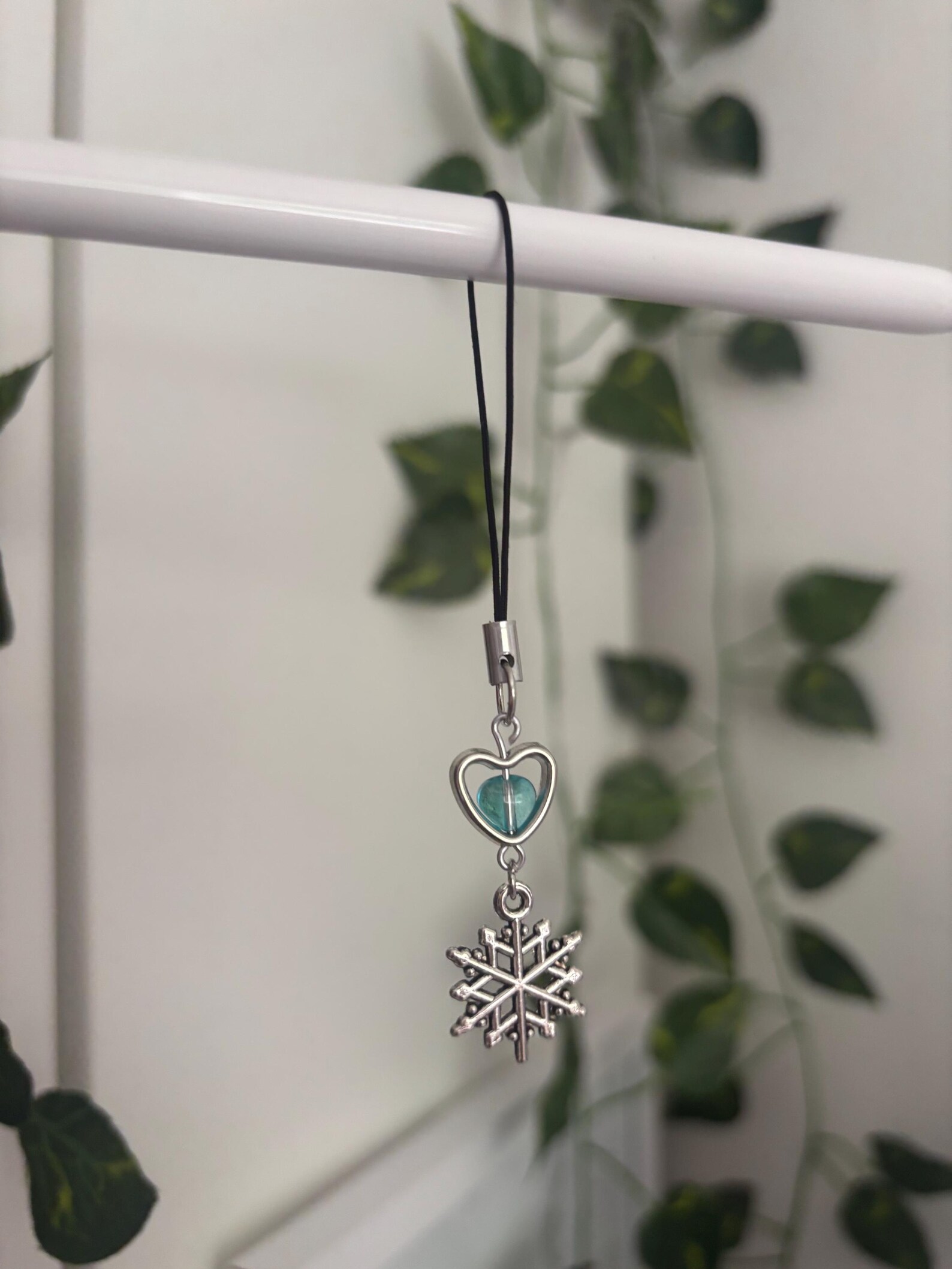 Love and Deepspace Apple Keystrap Charm Caleb | Zayne Snowflake ...