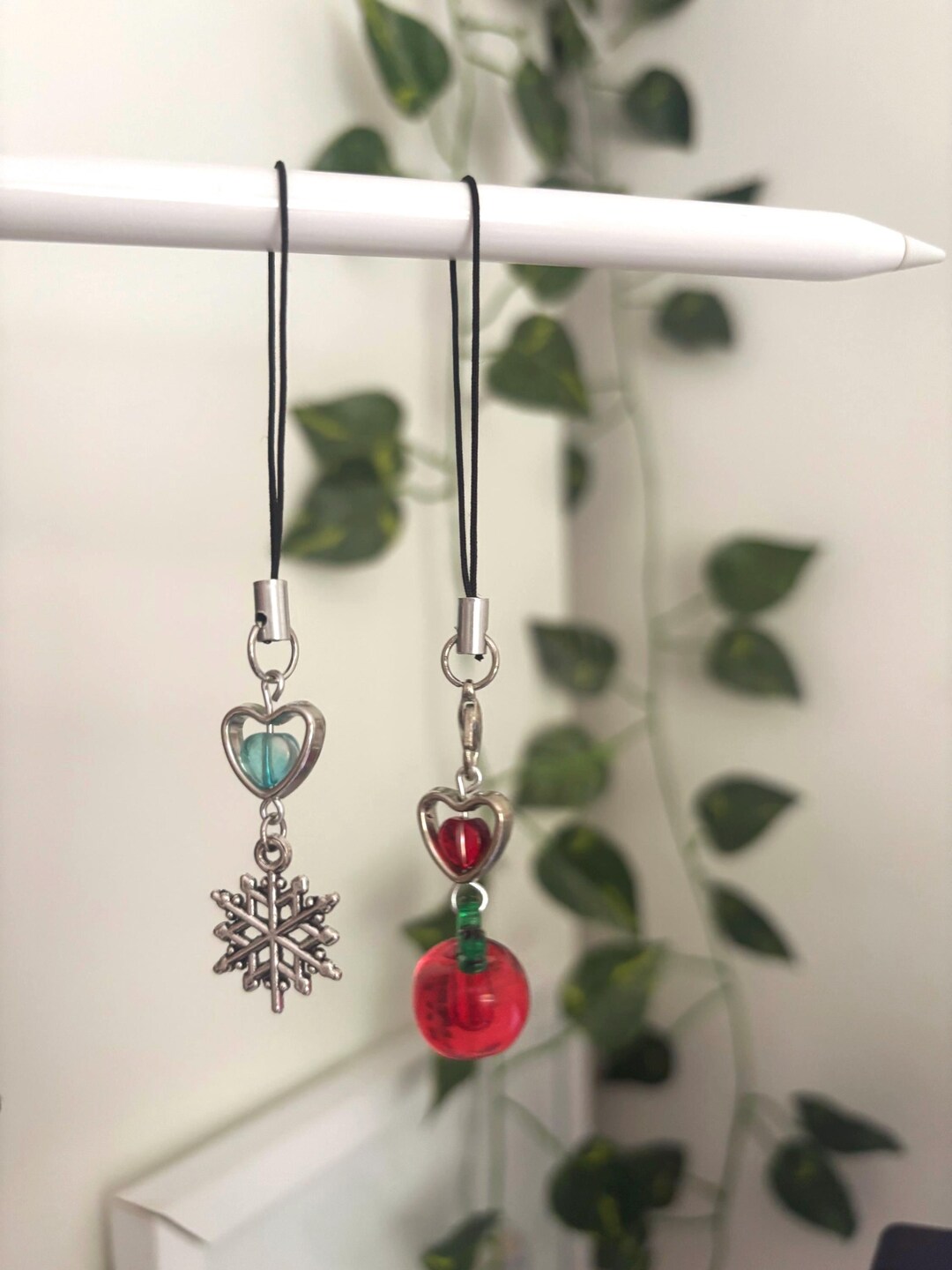 Love and Deepspace Apple Keystrap Charm Caleb | Zayne Snowflake ...