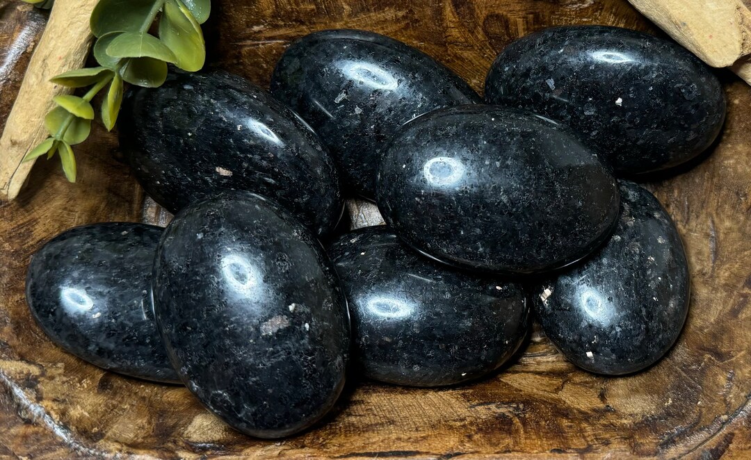 Coppernite Palm Stones Indian Nuummite Stone, Crystal Palmstone, You ...