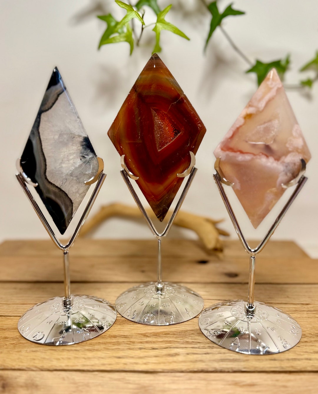 Rhombus With Stand - Diamond Rhombus, Flower Agate, Carnelian, Black ...