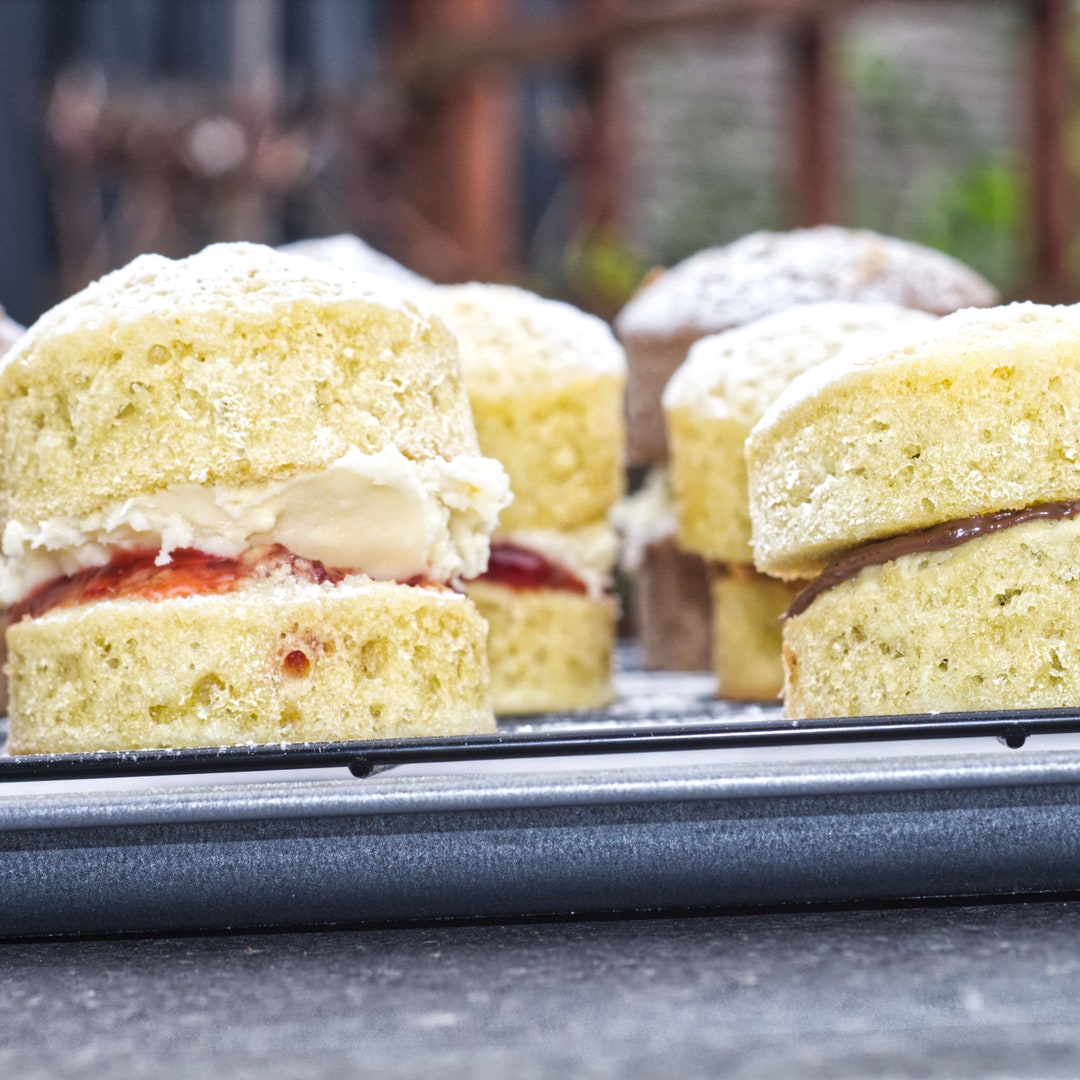 Mini Victoria Sponge Cakes-box of 4 - Etsy UK