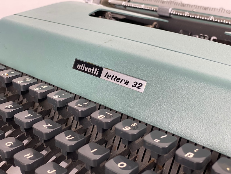 Olivetti Lettera 32 Typewriter - Etsy