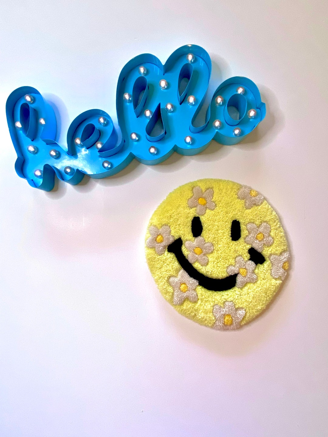 Flower Power Smiley Face Hand-tufted Rug Yellow Smiley Face Wall ...