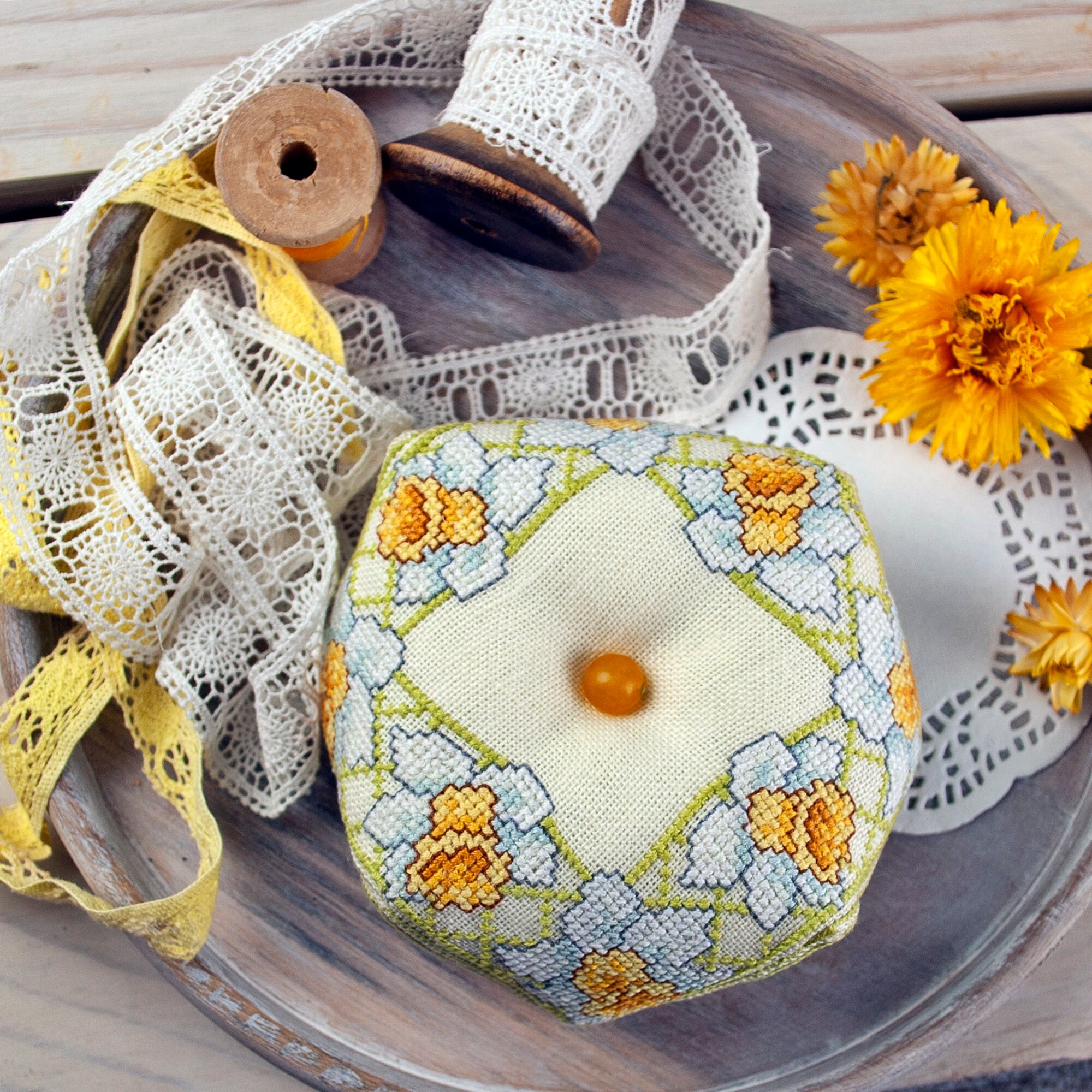 Cross Stitch Biscornu Pattern Delicate Daffodils Pincushion PDF ...