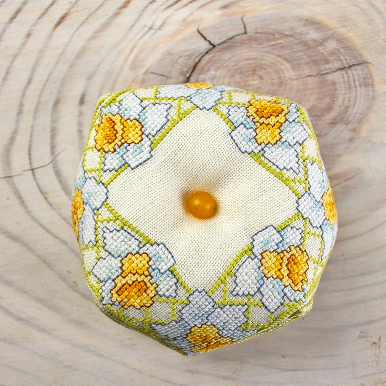 Cross Stitch Biscornu Pattern Delicate Daffodils From Garden of Spring ...
