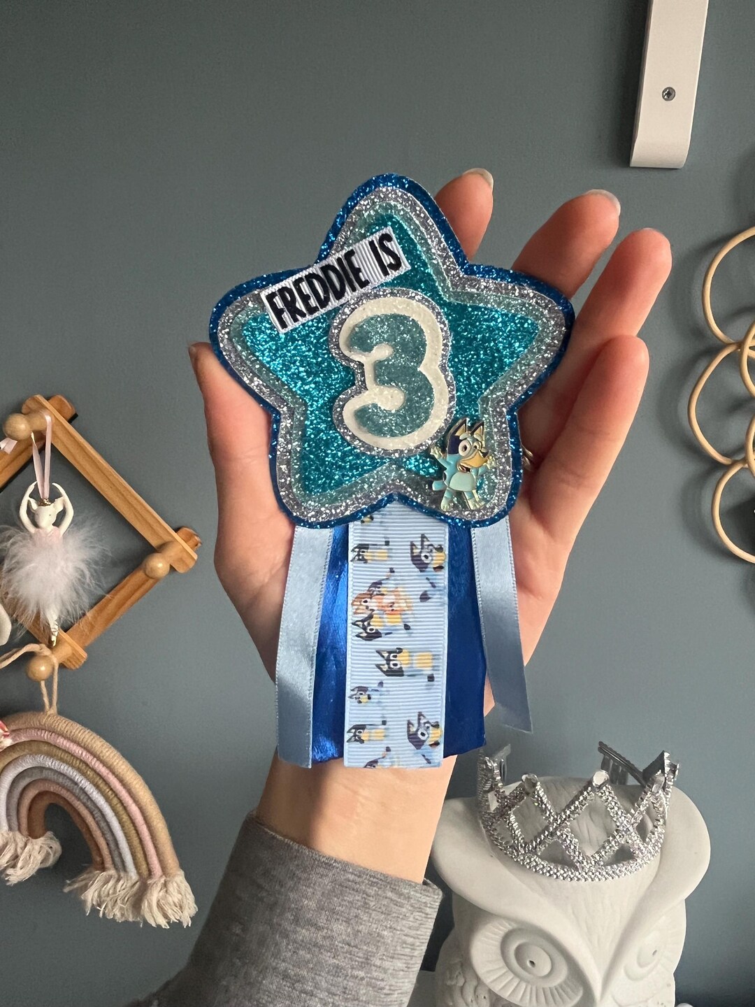 Personalised Bluey Birthday Badge – Custom Name & Age – Kids Party Pin ...
