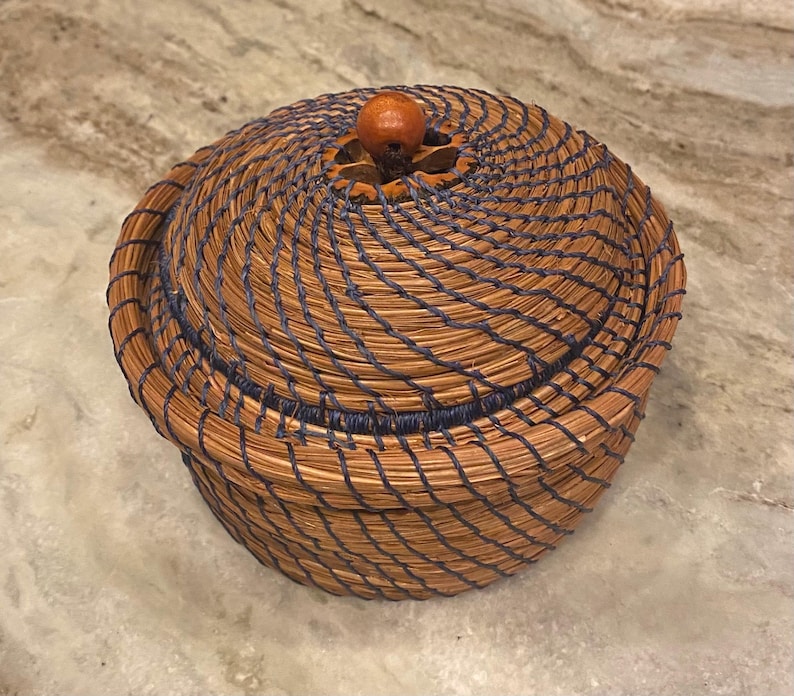 Small Lidded Round Longleaf Pine Needle Basket With Black Walnut Shell ...