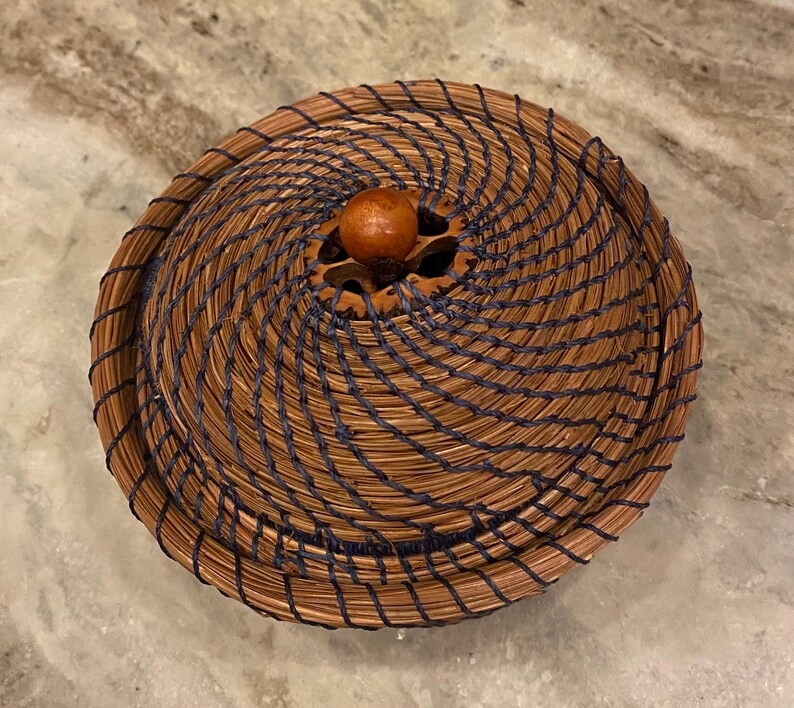 Small Lidded Round Longleaf Pine Needle Basket With Black Walnut Shell ...
