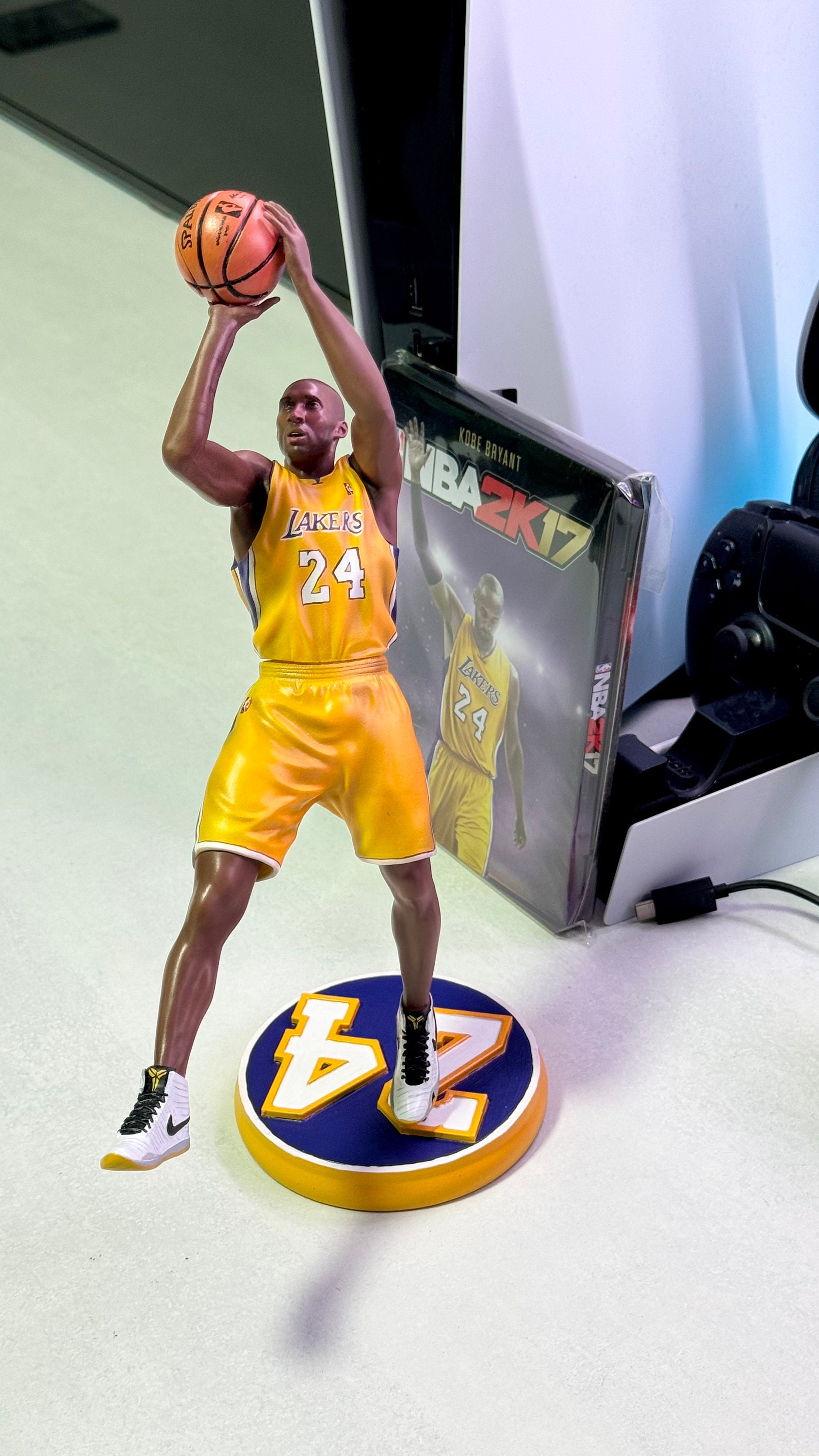 Kobe Bryant NBA Fan Art Statue in Hand Painted Resin 28 Cm - Etsy