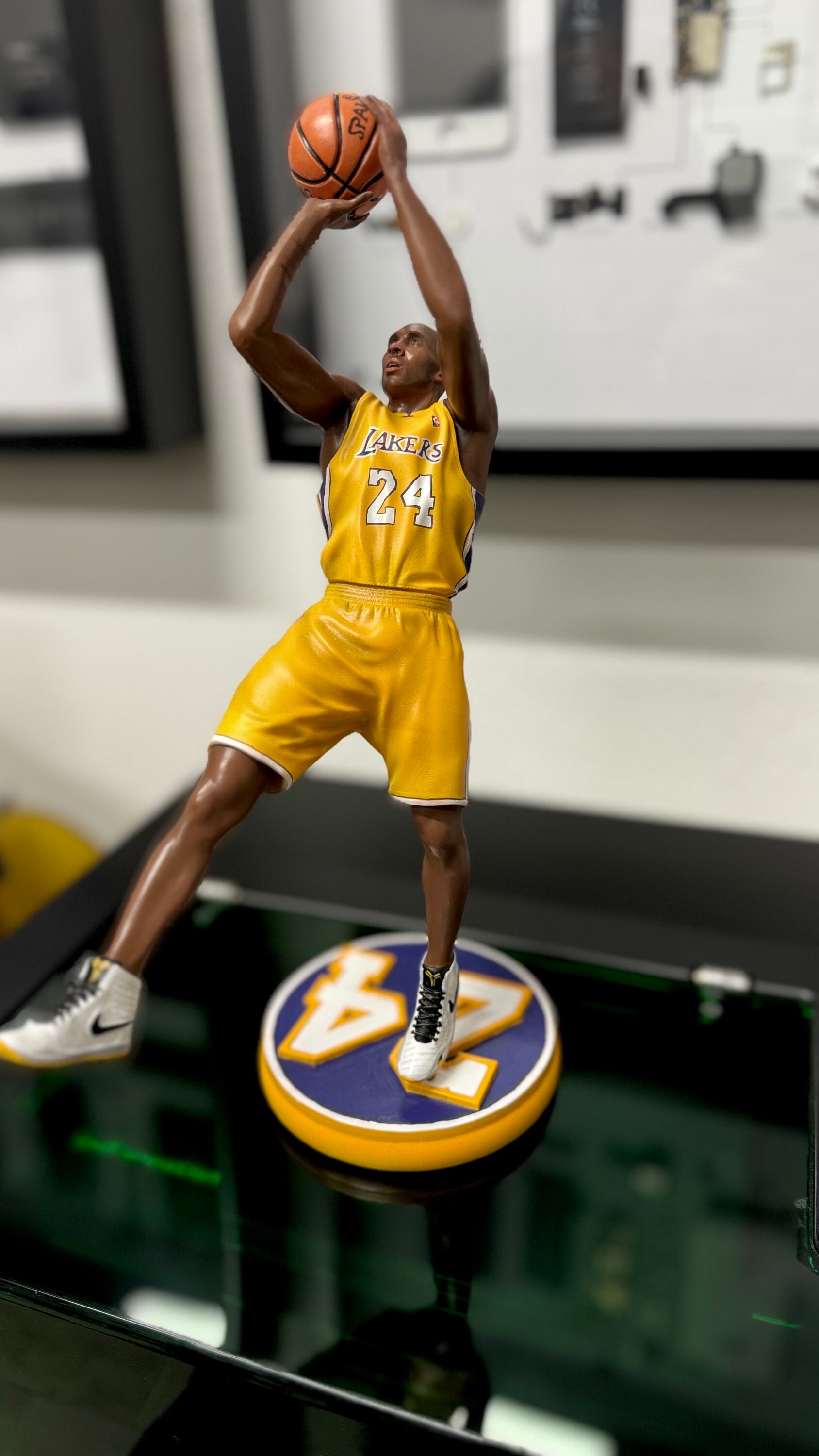 Kobe Bryant NBA Fan Art Statue in Hand Painted Resin 28 Cm - Etsy