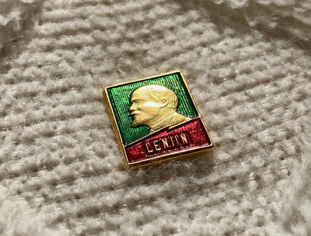 Vintage 1960s Vladimir Lenin Shiny Red and Green Enamel Pin Vintage ...