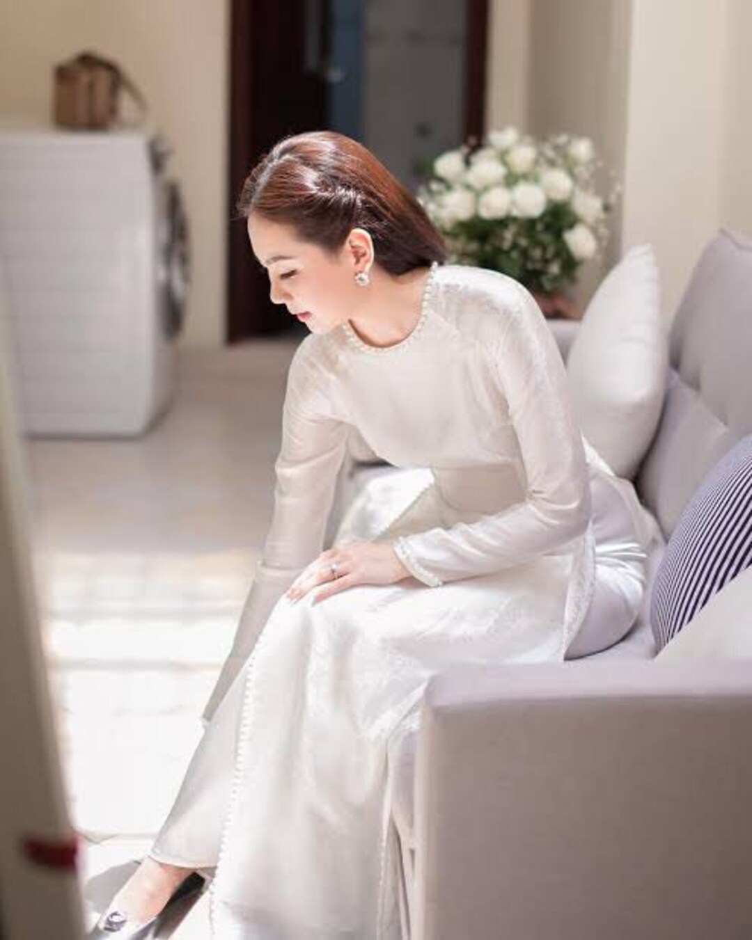 Luxurious White Brocade Ao Dai, Ao Dai Gam Trang, Ao Dai Trang Dinh Hat ...