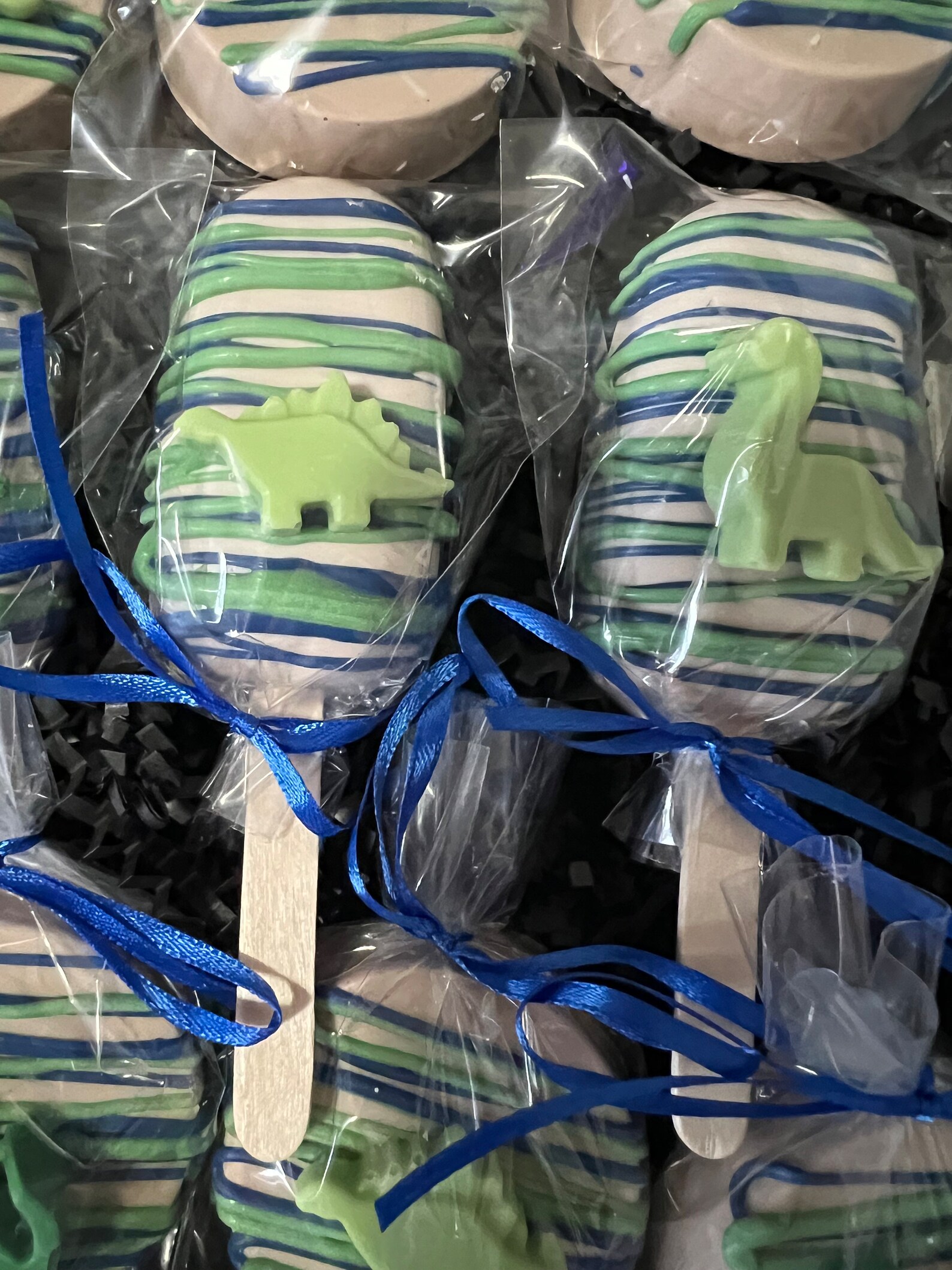 Cute Chocolate Dipped Dinosaur Party Treats, Chocolate Pops, Chocolate ...