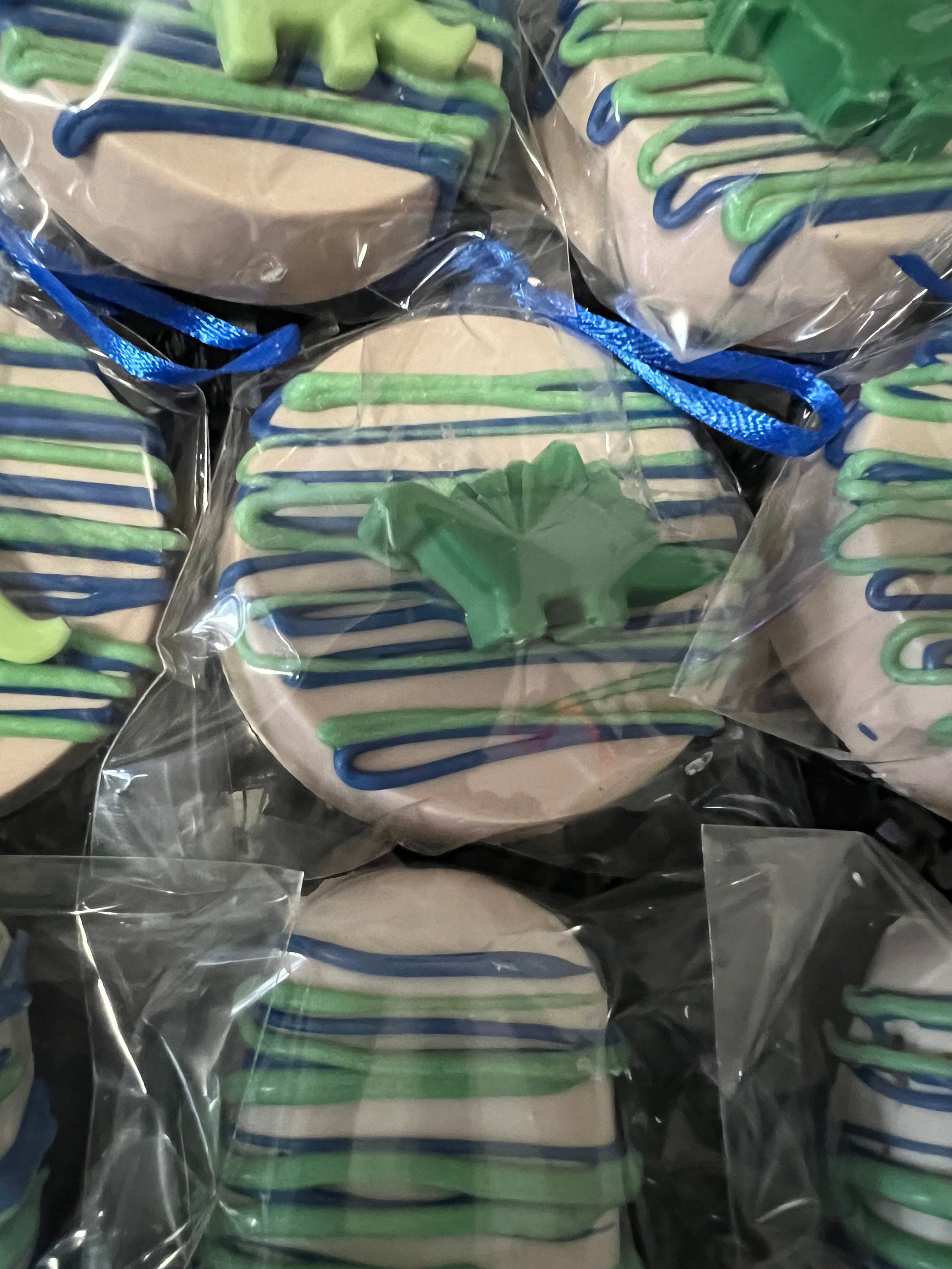 Cute Chocolate Dipped Dinosaur Party Treats, Chocolate Pops, Chocolate ...