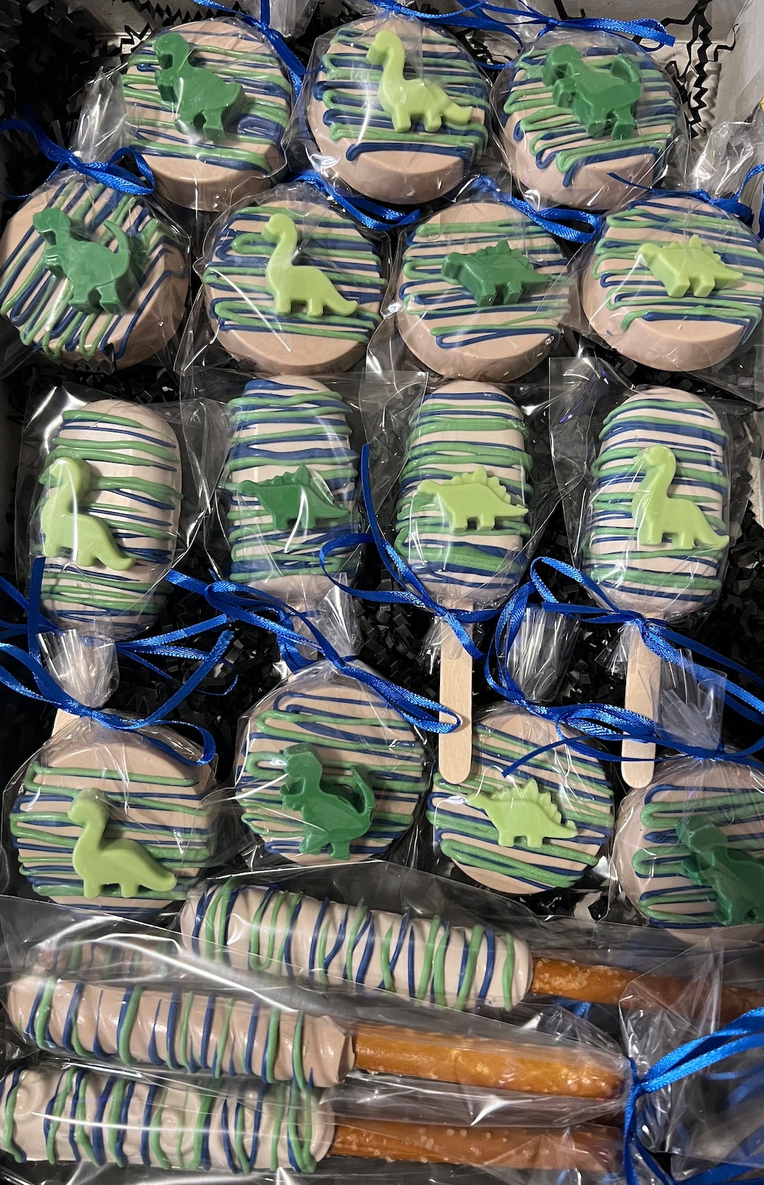 Cute Chocolate Dipped Dinosaur Party Treats, Chocolate Pops, Chocolate ...