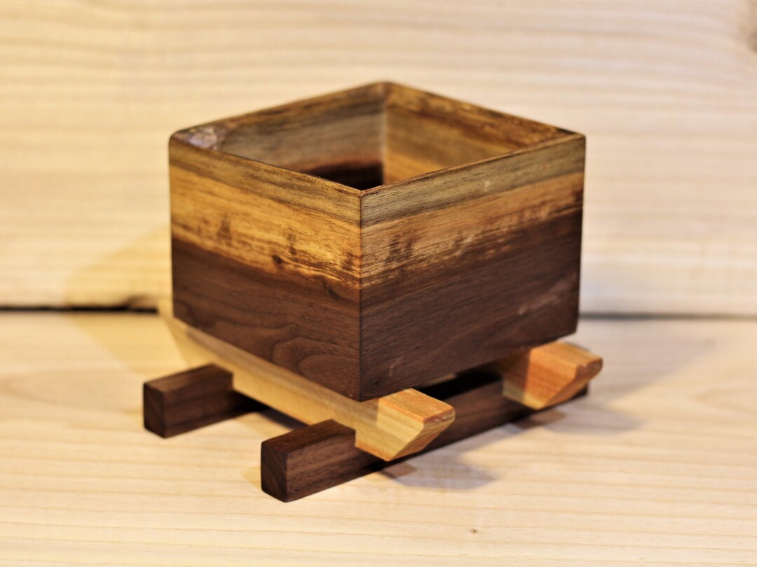 Walnut and Tulip Poplar Coin Box, Bedside Ring Box, Box Figuerine - Etsy