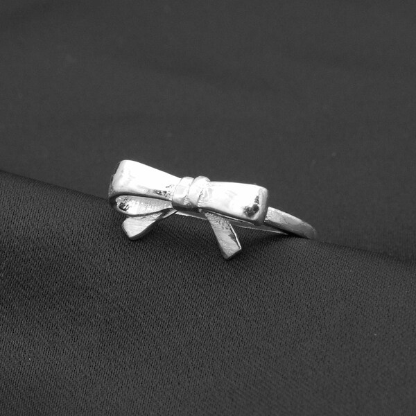 Tiny Bow Ring - Etsy