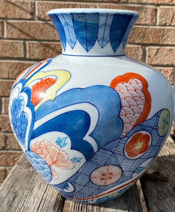 Japanese Vase in the Nabeshima Style | Etsy
