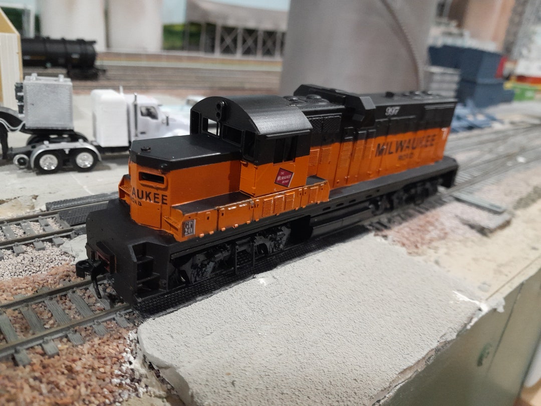 Milwaukee Road GP-20 Locomotive Shell - Etsy