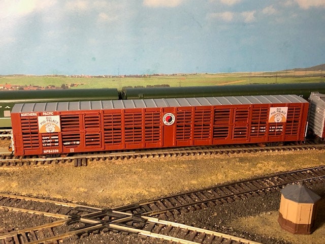 HO Scale Northern Pacific “big Pig Palace” 85’ Stock Car - Etsy