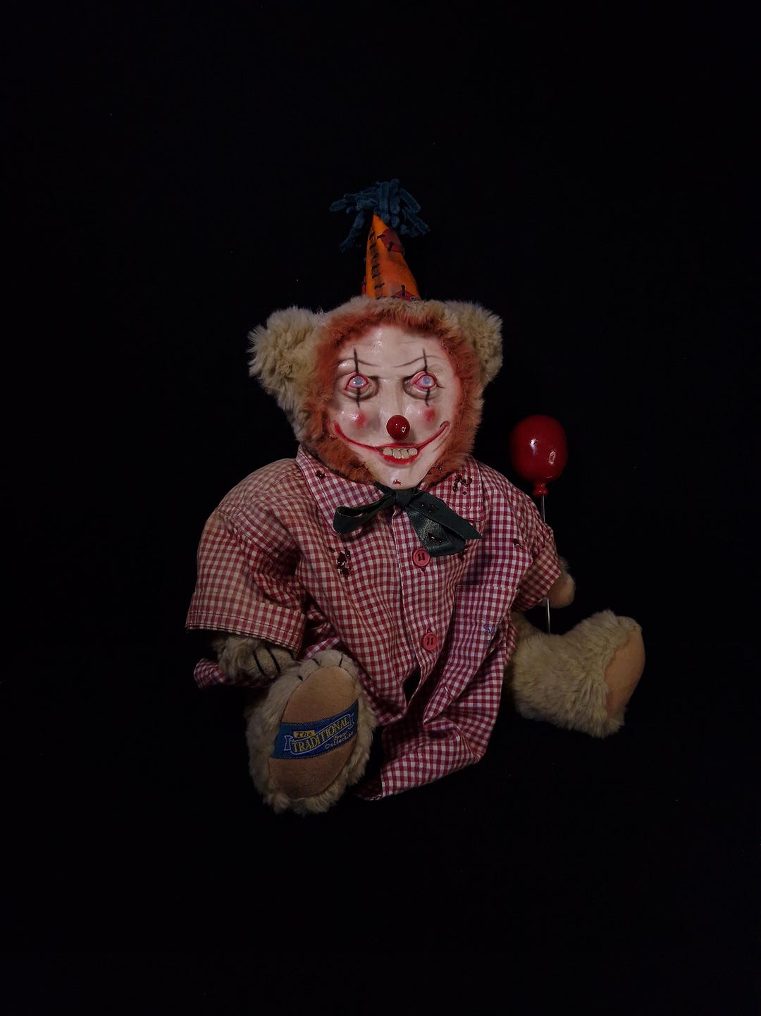 Creepy Horror Smiling Clown With Balloon and Hat Phobia Disturbing ...