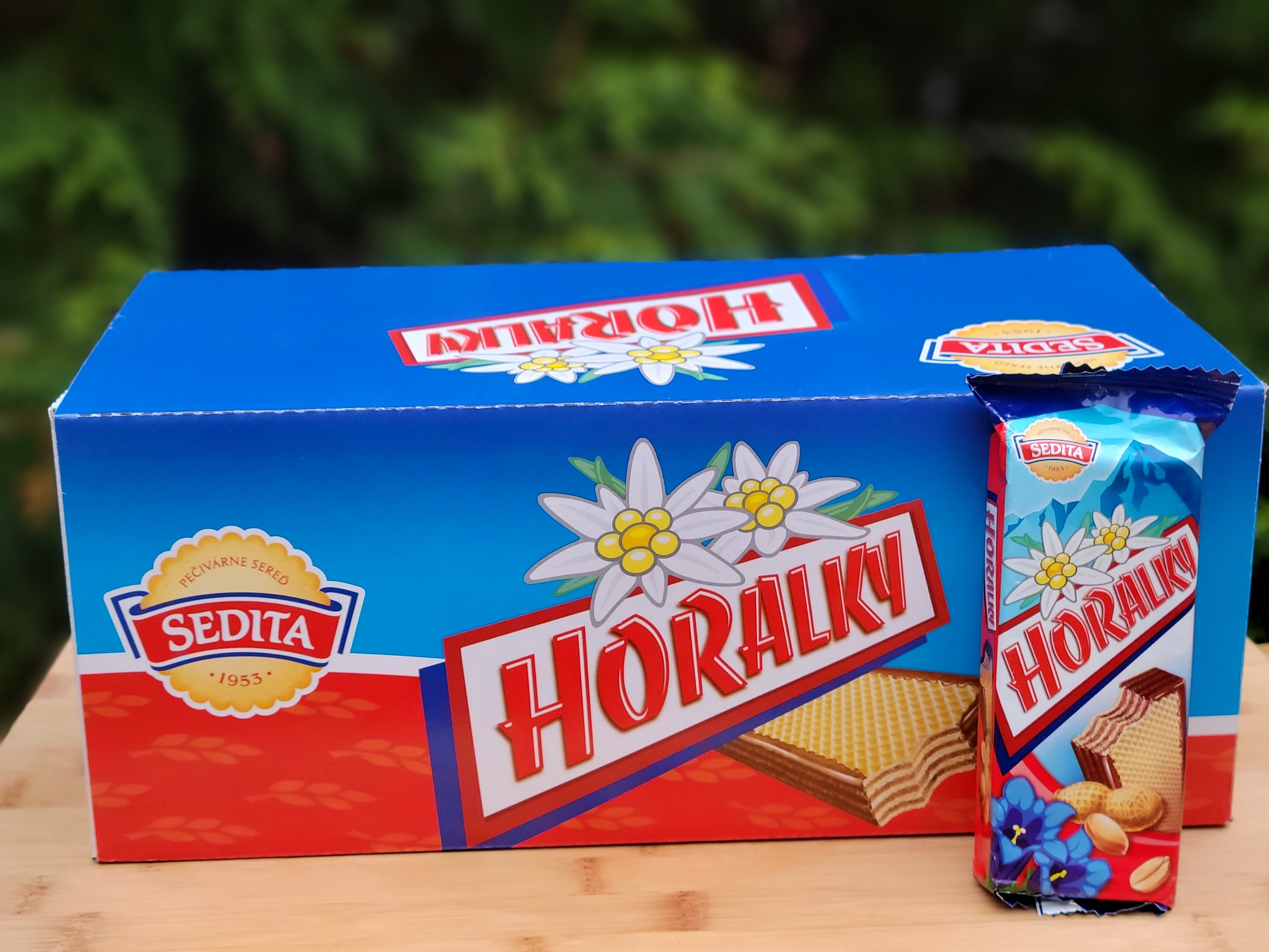 HORALKY Traditional European Czech and Slovak Wafers With Peanuts ...