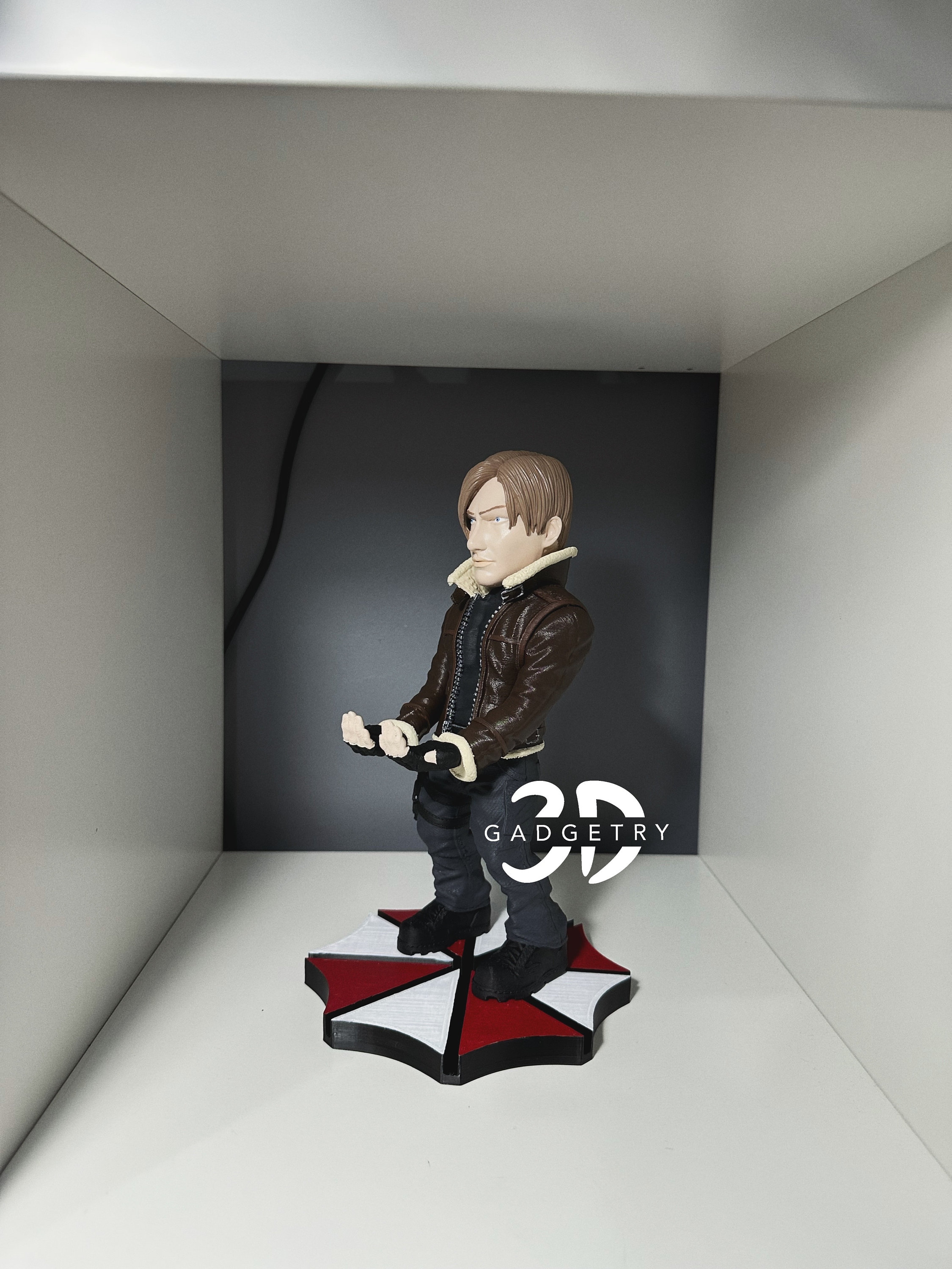 Leon Scott Kennedy Controller Holder Stand | Resident Evil Controller ...