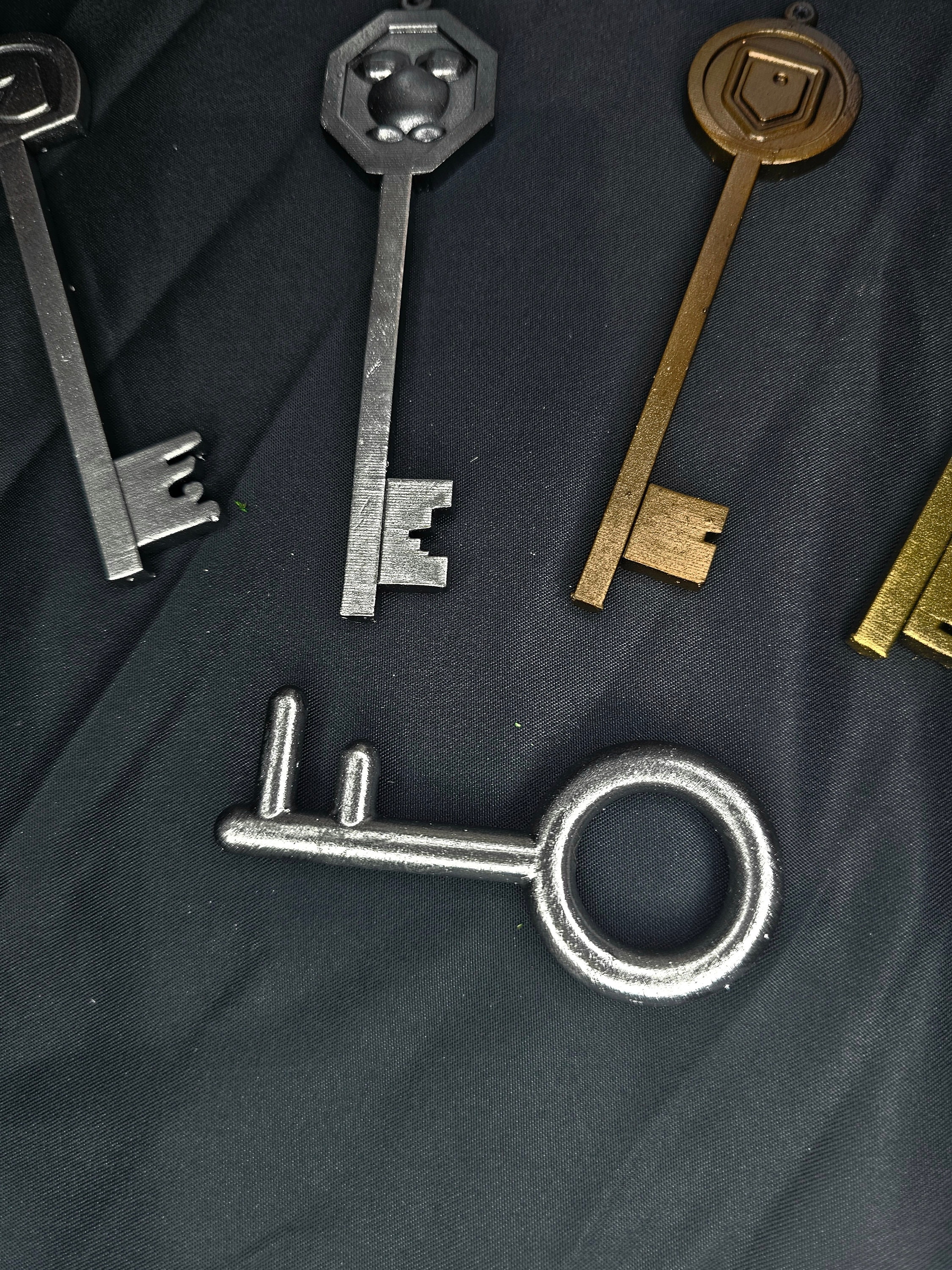 Resident Evil Mansion Keys (1996) (set of 5) 1:1 Prop Replica - Etsy