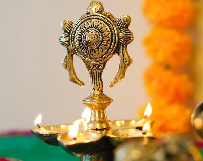 Brass Perumal Sangu Chakra Kuthu Vilakku Standing Oil Lamps Vishnu Lamp ...