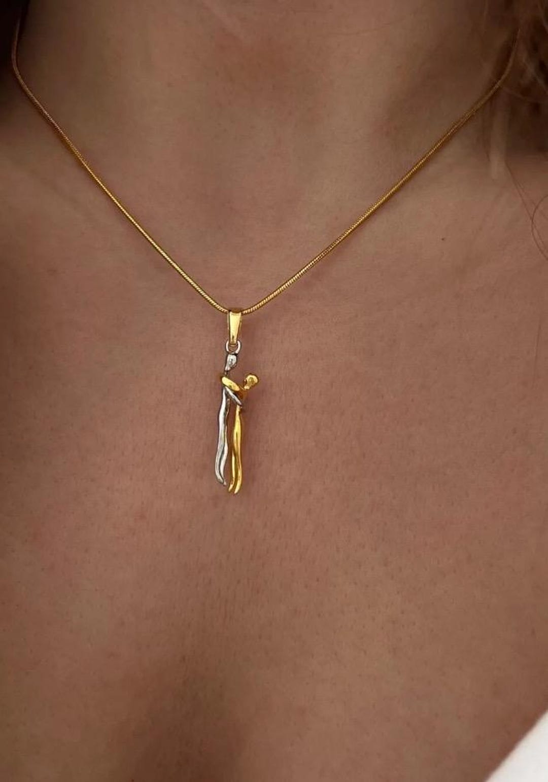 Hug Me Couple Necklace. Hugging Couple Pendant. Lovers Hug Pendant - Etsy