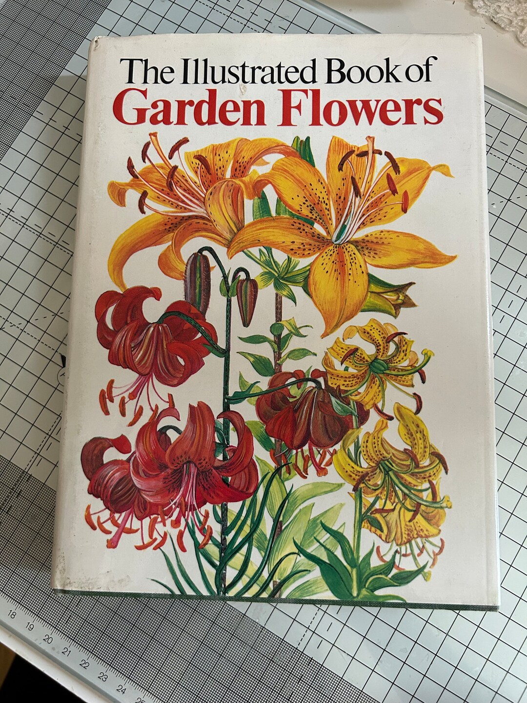 The Illustrated Book of Garden Flowers - Etsy