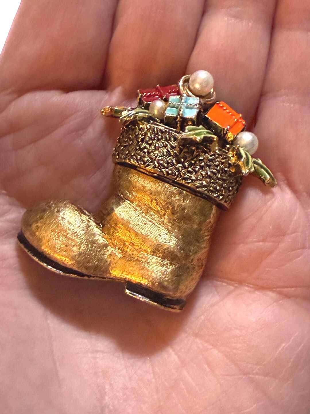 Vintage ART Christmas Boot Brooch – 1960s Gold-tone Stocking With ...