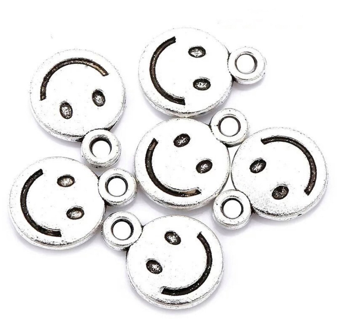 5 - Smiley Face Charms #1333 ••••• - Etsy