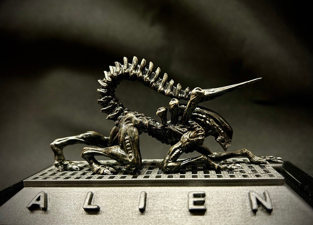 Alien Dog Xenomorph Statue Miniature - Etsy