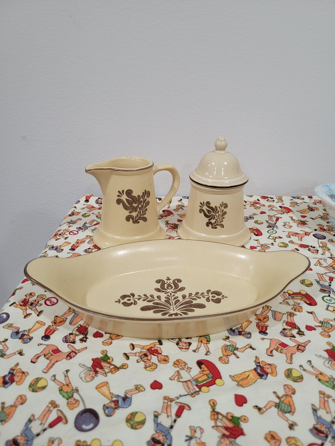 Vintage Pfaltzgraff Village Cream Stoneware: Sugar Bowl, Creamer, Au ...