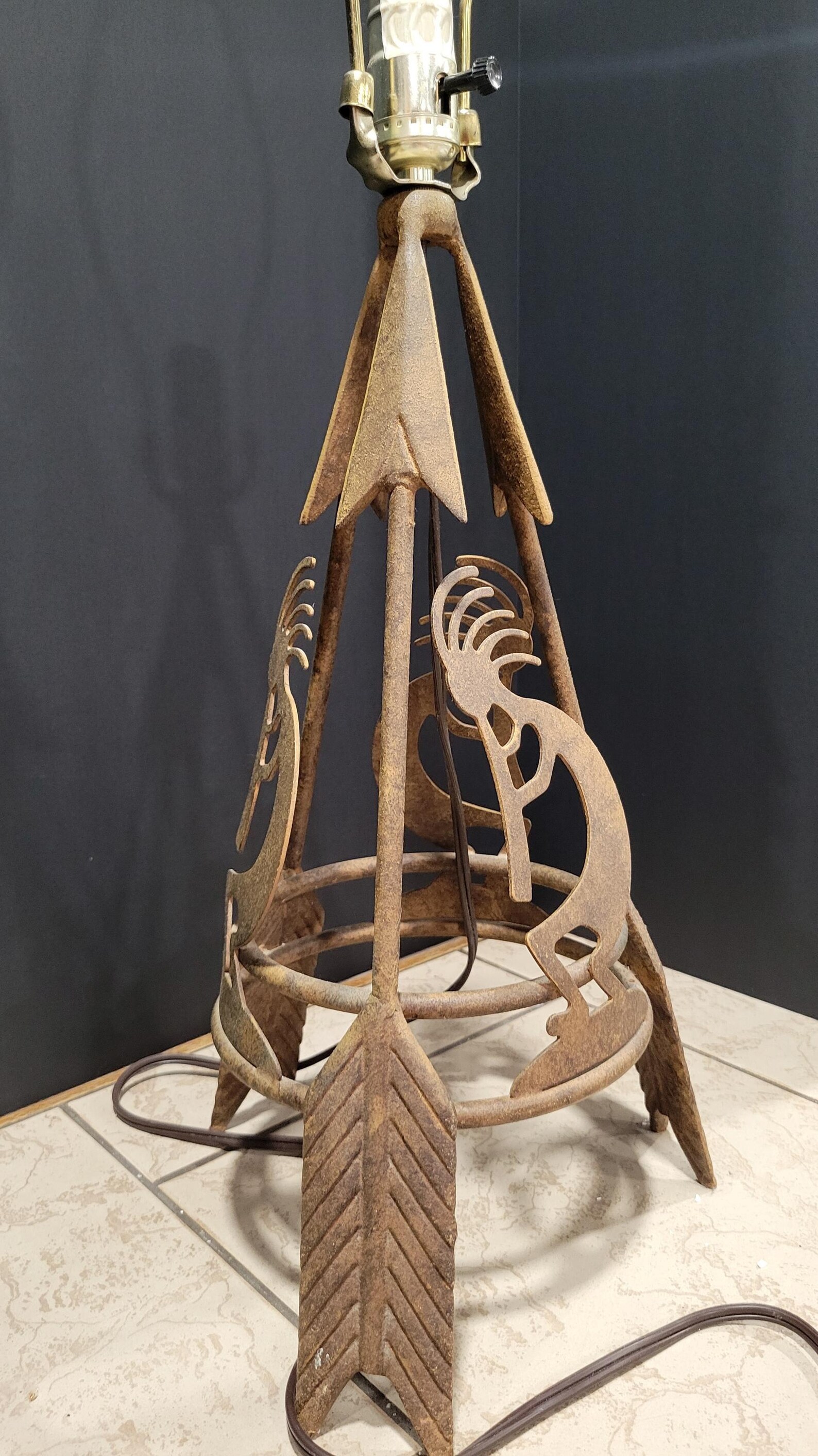 Vintage Brown Metal Table Lamp Tepee Shaped Kokopelli Arrows Rusty ...