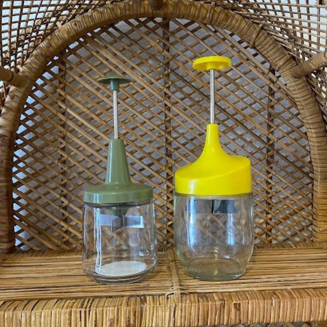 Vintage GREEN or YELLOW Veggie Choppers Retro Plastic and Glass Spring ...